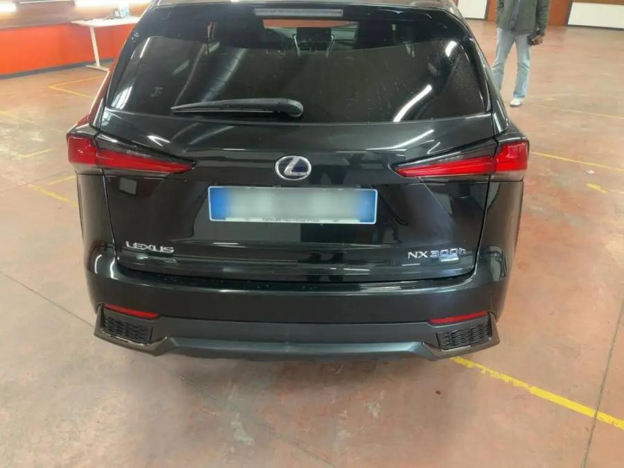 Black Lexus NX 2018 in Daugavpils, with an engine capacity of 2.50 L and mileage of 114 thousand km for 28500 €, photo 8 on AUTOMOTO.COM.LV