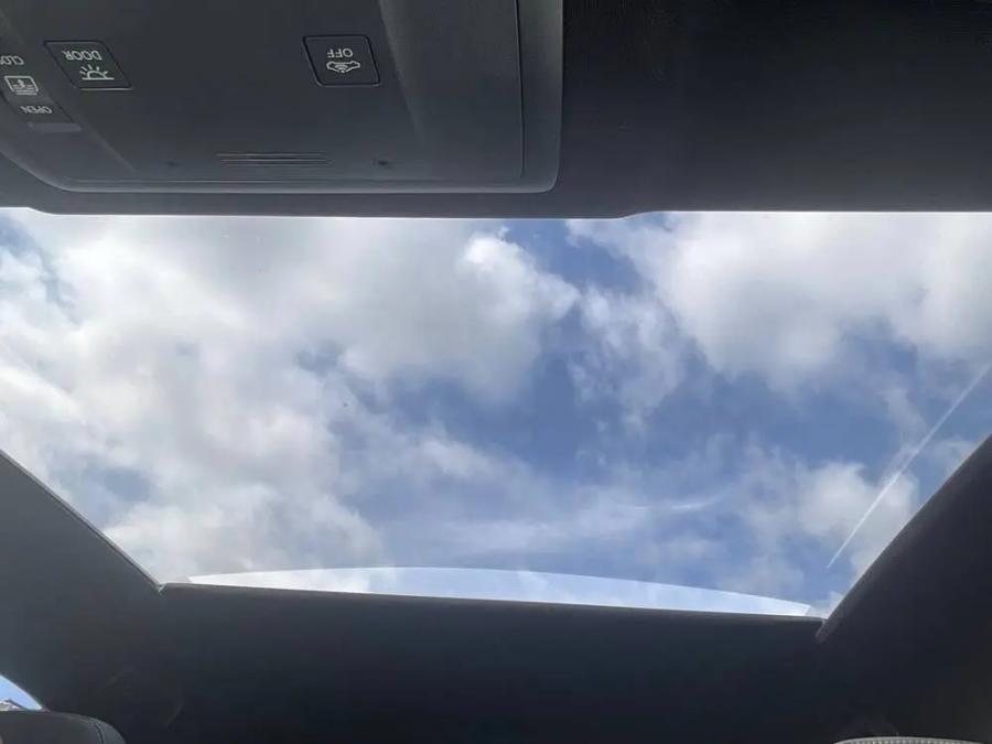 Black Lexus NX 2018 in Daugavpils, with an engine capacity of 2.50 L and mileage of 114 thousand km for 28500 €, photo 16 on AUTOMOTO.COM.LV