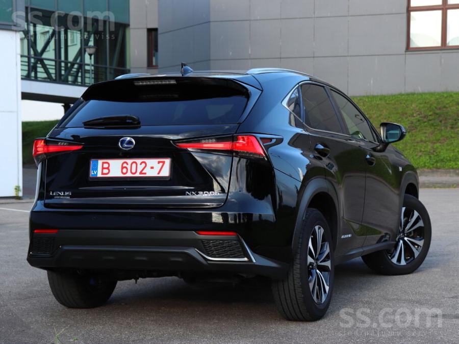 Melns Lexus NX 2018 Daugavpils, ar dzinēja tilpumu 2.50 L un nobraukumu 34 tūkst. km par 29450 €, foto 5 vietnē AUTOMOTO.COM.LV