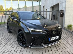 Melns Lexus NX 2023 Jelgava, ar dzinēja tilpumu 2.50 L un nobraukumu 61 tūkst. km par 44300 €, foto  vietnē AUTOMOTO.COM.LV