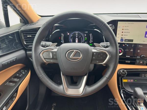 Black Lexus NX 2024 in Riga, with an engine capacity of 2.50 L and mileage of 11 thousand km for 66900 €, photo 9 on AUTOMOTO.COM.LV