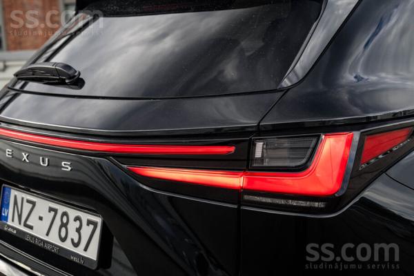 Melns Lexus NX 2024 Rīga, ar dzinēja tilpumu 2.50 L un nobraukumu 23 tūkst. km par 55000 €, foto 6 vietnē AUTOMOTO.COM.LV