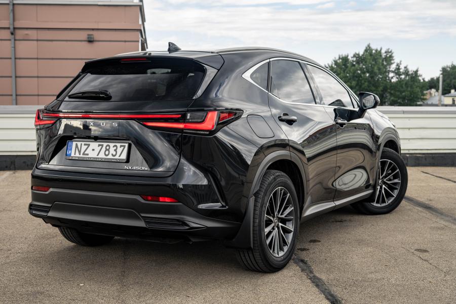 Melns Lexus NX 2024 Rīga, ar dzinēja tilpumu 2.50 L un nobraukumu 23 tūkst. km par 55000 €, foto 5 vietnē AUTOMOTO.COM.LV