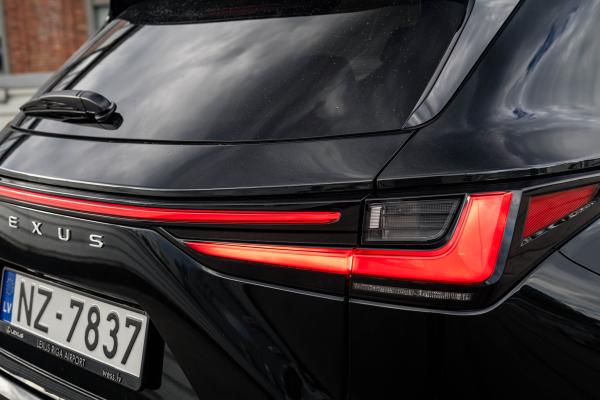 Black Lexus NX 2024 in Riga, with an engine capacity of 2.50 L and mileage of 23 thousand km for 55000 €, photo 5 on AUTOMOTO.COM.LV