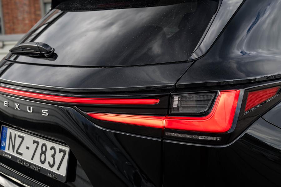 Melns Lexus NX 2024 Rīga, ar dzinēja tilpumu 2.50 L un nobraukumu 23 tūkst. km par 55000 €, foto 6 vietnē AUTOMOTO.COM.LV