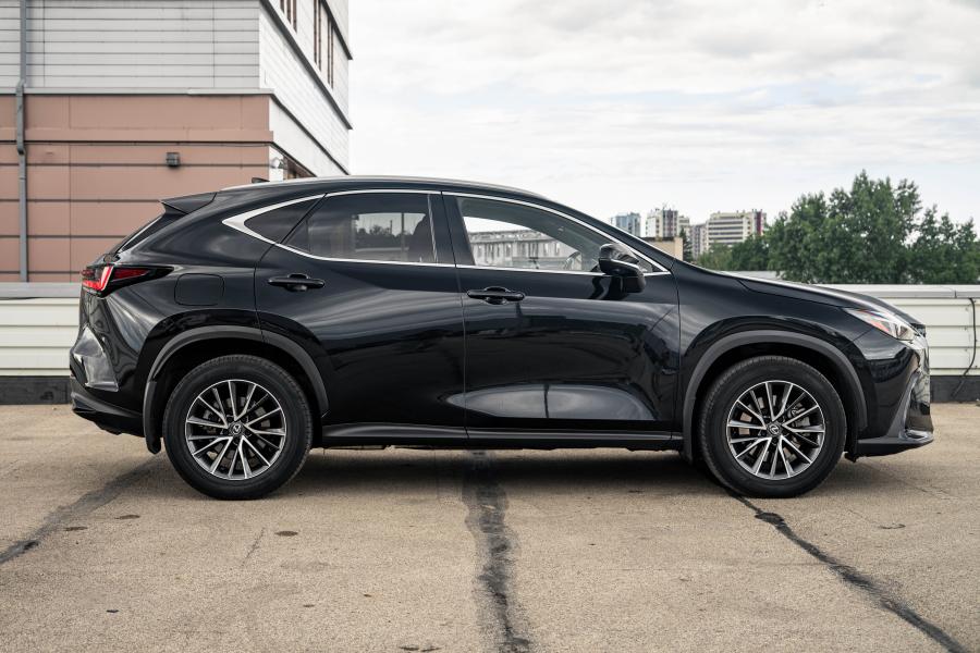 Melns Lexus NX 2024 Rīga, ar dzinēja tilpumu 2.50 L un nobraukumu 23 tūkst. km par 55000 €, foto 7 vietnē AUTOMOTO.COM.LV