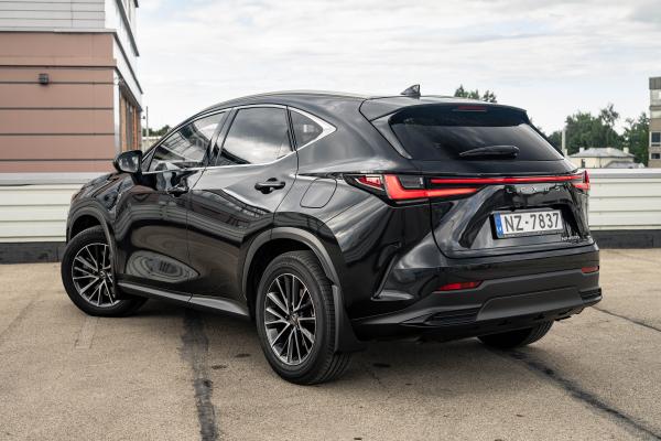 Black Lexus NX 2024 in Riga, with an engine capacity of 2.50 L and mileage of 23 thousand km for 55000 €, photo 9 on AUTOMOTO.COM.LV