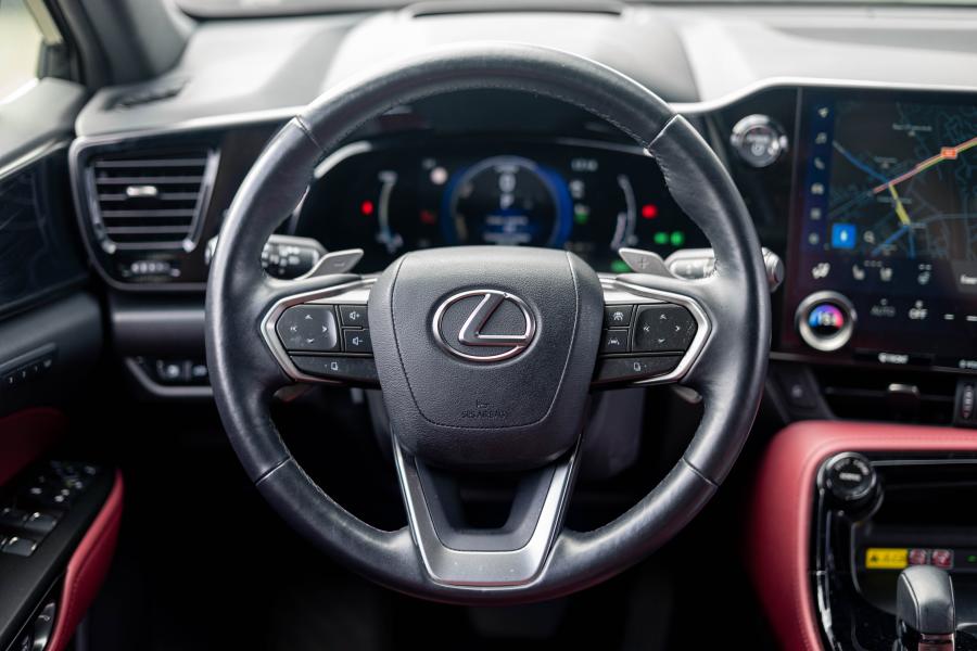 Melns Lexus NX 2024 Rīga, ar dzinēja tilpumu 2.50 L un nobraukumu 23 tūkst. km par 55000 €, foto 15 vietnē AUTOMOTO.COM.LV