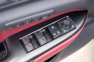 Melns Lexus NX 2024 Rīga, ar dzinēja tilpumu 2.50 L un nobraukumu 23 tūkst. km par 55000 €, foto 27 vietnē AUTOMOTO.COM.LV