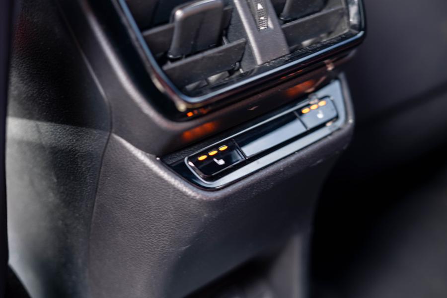 Melns Lexus NX 2024 Rīga, ar dzinēja tilpumu 2.50 L un nobraukumu 23 tūkst. km par 55000 €, foto 30 vietnē AUTOMOTO.COM.LV