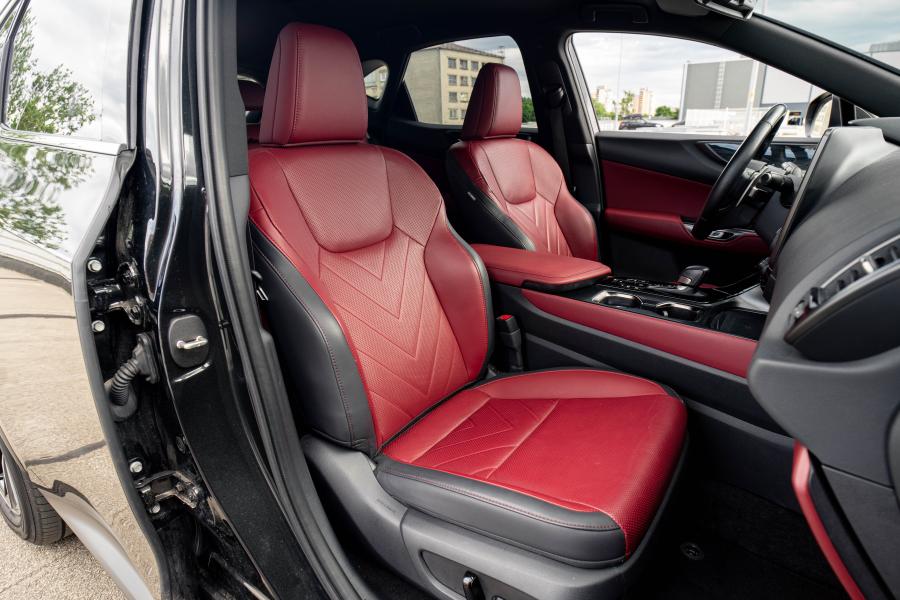 Melns Lexus NX 2024 Rīga, ar dzinēja tilpumu 2.50 L un nobraukumu 23 tūkst. km par 55000 €, foto 32 vietnē AUTOMOTO.COM.LV