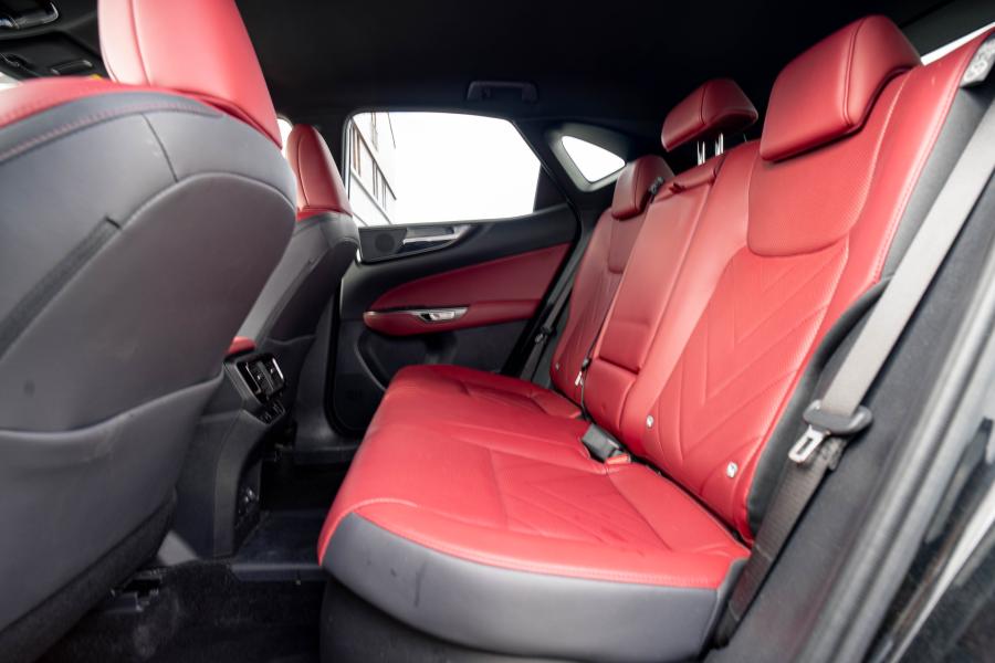 Melns Lexus NX 2024 Rīga, ar dzinēja tilpumu 2.50 L un nobraukumu 23 tūkst. km par 55000 €, foto 33 vietnē AUTOMOTO.COM.LV
