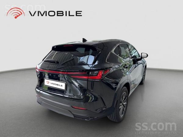 Черный Лексус НХ 2025 в Рига, объемом двигателя 2.50 л и пробегом 10 тыс. км за 57690 €, фото 2 на AUTOMOTO.COM.LV
