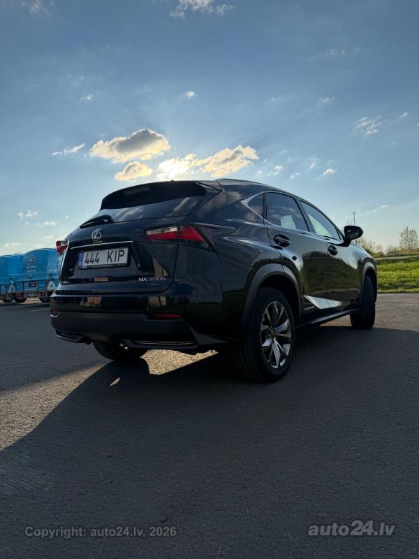 Melns Lexus NX 2014 Tallina, ar dzinēja tilpumu 2.50 L un nobraukumu 203 tūkst. km par 16900 €, foto 5 vietnē AUTOMOTO.COM.LV