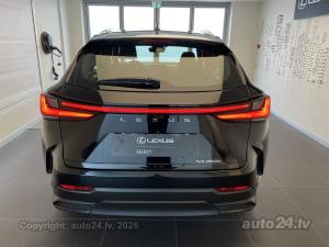 Black Lexus NX 2023 in Tallinn, with an engine capacity of 2.50 L and mileage of 42 thousand km for 41400 €, photo 4 on AUTOMOTO.COM.LV