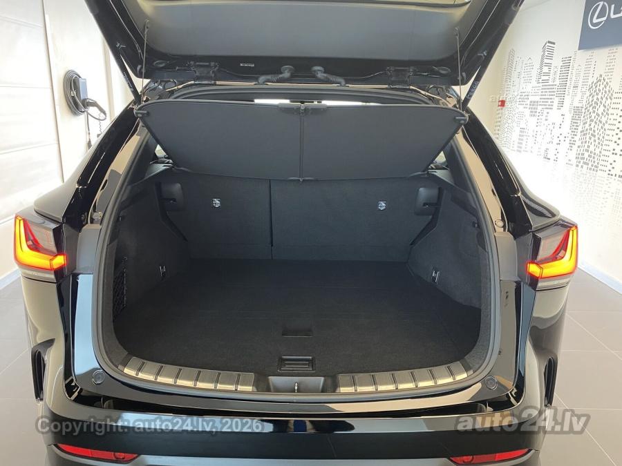Black Lexus NX 2023 in Tallinn, with an engine capacity of 2.50 L and mileage of 42 thousand km for 41400 €, photo 12 on AUTOMOTO.COM.LV