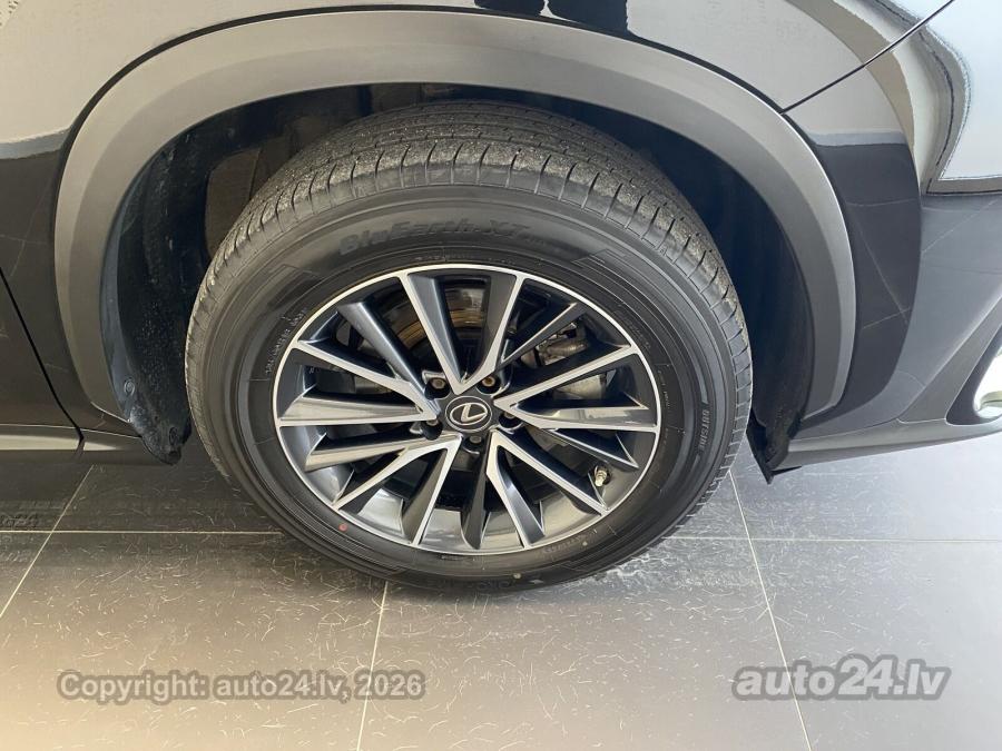 Black Lexus NX 2023 in Tallinn, with an engine capacity of 2.50 L and mileage of 42 thousand km for 41400 €, photo 15 on AUTOMOTO.COM.LV