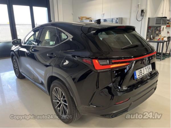 Black Lexus NX 2025 in Tallinn, with an engine capacity of 2.50 L and mileage of 11 thousand km for 42990 €, photo 3 on AUTOMOTO.COM.LV