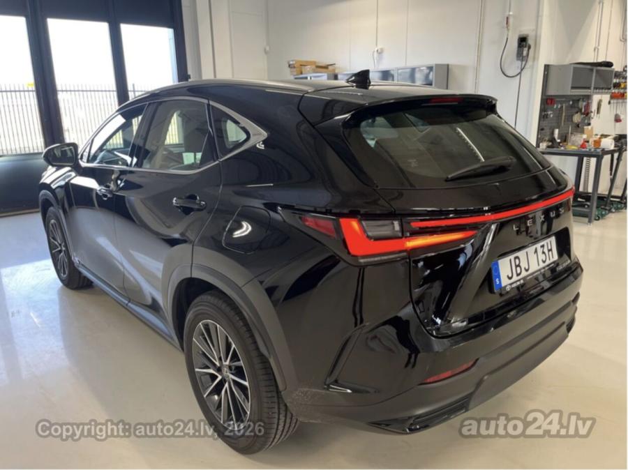 Melns Lexus NX 2025 Tallina, ar dzinēja tilpumu 2.50 L un nobraukumu 11 tūkst. km par 42990 €, foto 3 vietnē AUTOMOTO.COM.LV