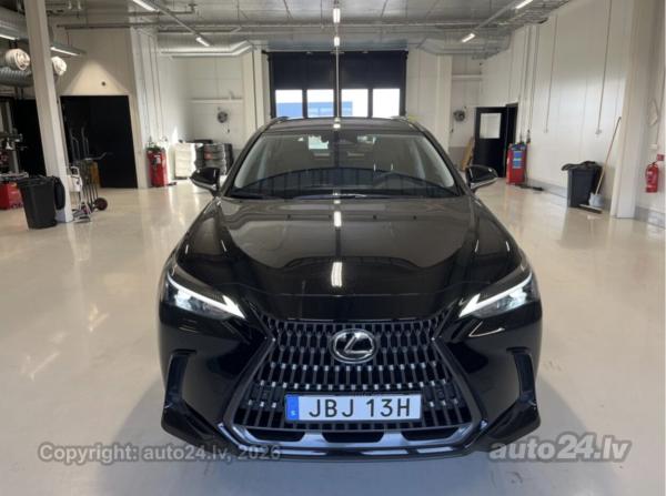 Black Lexus NX 2025 in Tallinn, with an engine capacity of 2.50 L and mileage of 11 thousand km for 42990 €, photo 5 on AUTOMOTO.COM.LV