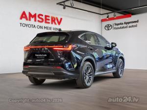 Melns Lexus NX 2025 Tallina, ar dzinēja tilpumu 2.50 L un nobraukumu 23 tūkst. km par 45990 €, foto 3 vietnē AUTOMOTO.COM.LV