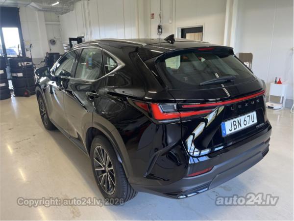 Melns Lexus NX 2025 Tallina, ar dzinēja tilpumu 2.50 L un nobraukumu 38 tūkst. km par 41990 €, foto 6 vietnē AUTOMOTO.COM.LV