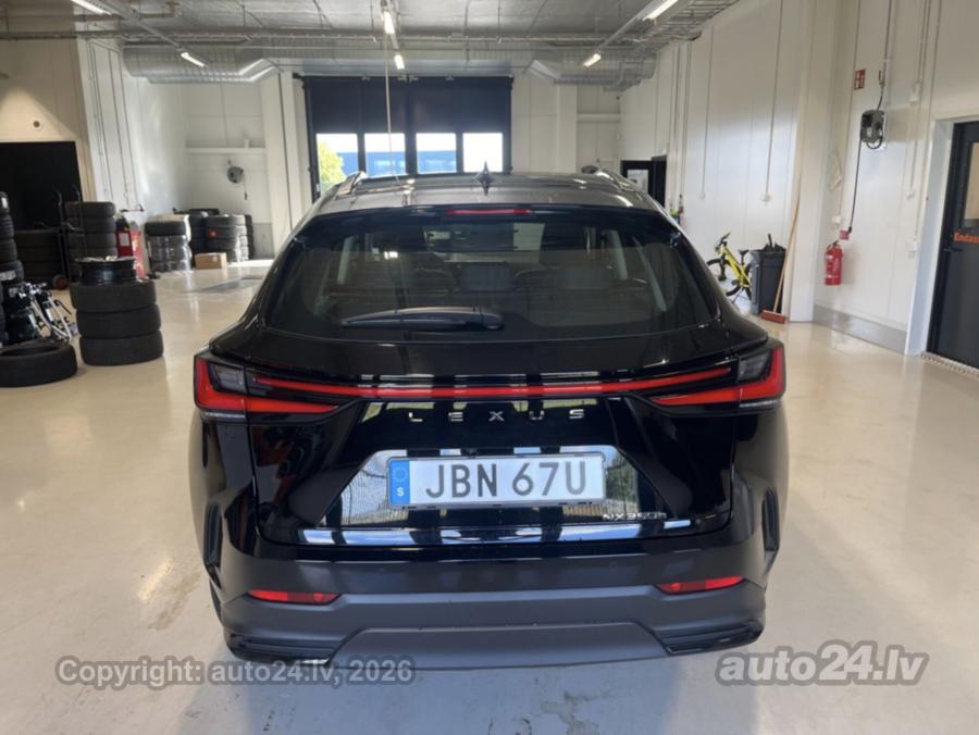 Black Lexus NX 2025 in Tallinn, with an engine capacity of 2.50 L and mileage of 38 thousand km for 41990 €, photo 7 on AUTOMOTO.COM.LV