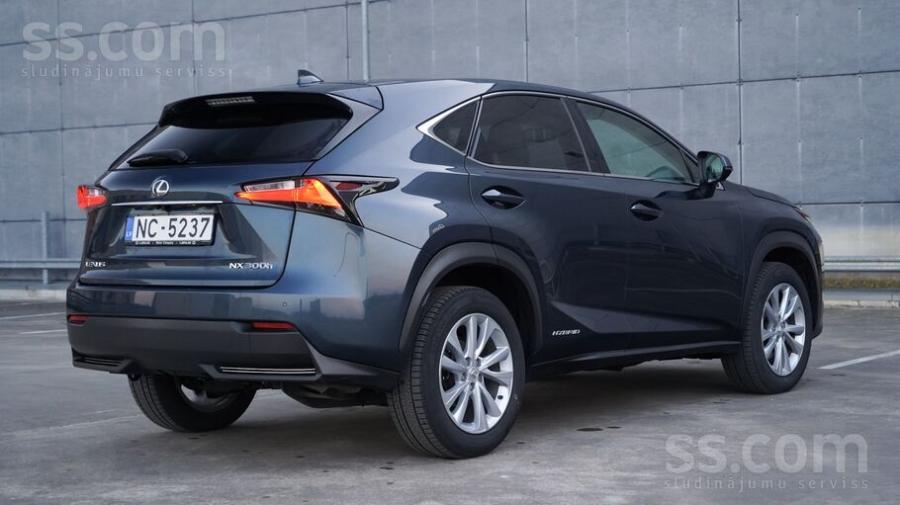 Zils Lexus NX 2015 Tallina, ar dzinēja tilpumu 2.50 L un nobraukumu 116 tūkst. km par 24500 €, foto 5 vietnē AUTOMOTO.COM.LV