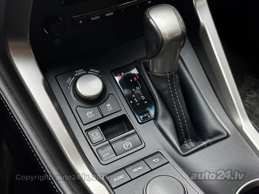 Zils Lexus NX 2015 Tallina, ar dzinēja tilpumu 2.50 L un nobraukumu 173 tūkst. km par 15900 €, foto 18 vietnē AUTOMOTO.COM.LV