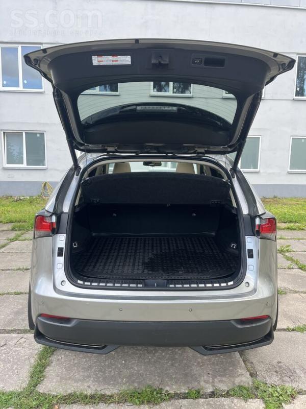 Lexus NX 2016 in Riga, with an engine capacity of 2.50 L and mileage of 169 thousand km for 23000 €, photo 5 on AUTOMOTO.COM.LV