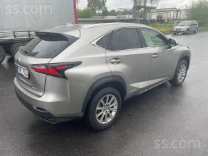 Lexus NX 2017 in Riga, with an engine capacity of 2.50 L and mileage of 99 thousand km for 23500 €, photo 4 on AUTOMOTO.COM.LV