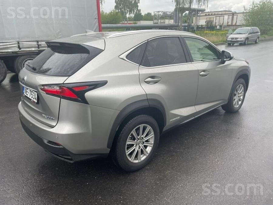 Lexus NX 2017 in Riga, with an engine capacity of 2.50 L and mileage of 99 thousand km for 23500 €, photo 4 on AUTOMOTO.COM.LV