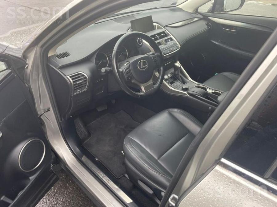 Lexus NX 2017 in Riga, with an engine capacity of 2.50 L and mileage of 99 thousand km for 23500 €, photo 6 on AUTOMOTO.COM.LV