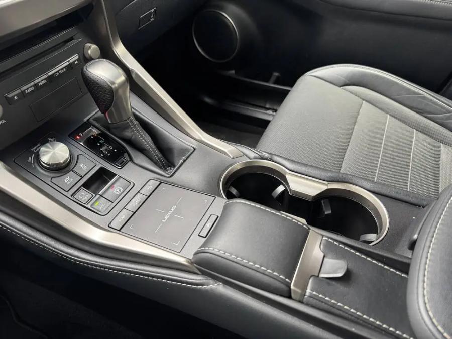 Lexus NX 2018 in Daugavpils, with an engine capacity of 2.50 L and mileage of 118 thousand km for 23000 €, photo 17 on AUTOMOTO.COM.LV