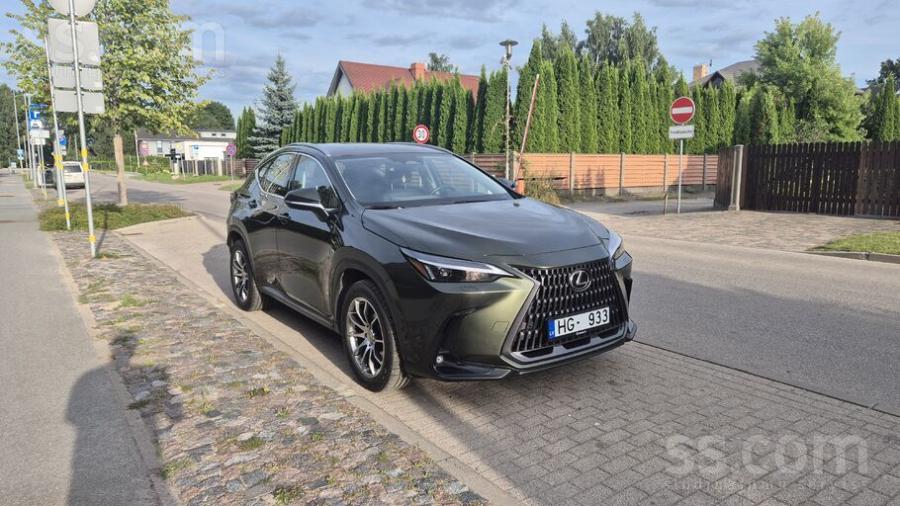 Green Lexus NX 2023 in Riga, with an engine capacity of 2.50 L and mileage of 55 thousand km for 44000 €, photo 4 on AUTOMOTO.COM.LV