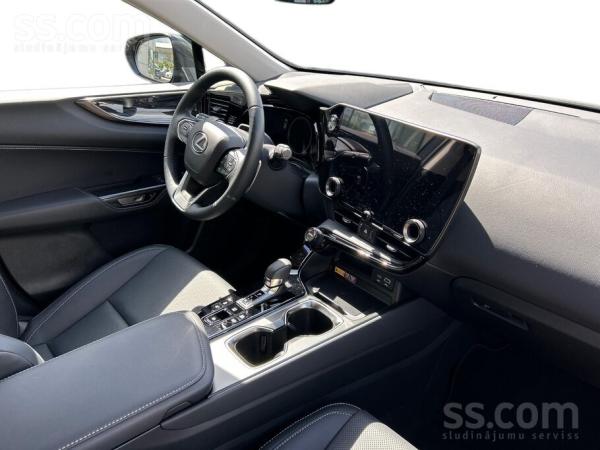 Green Lexus NX 2025 in Riga, with an engine capacity of 2.50 L and mileage of 7 thousand km for 55900 €, photo 6 on AUTOMOTO.COM.LV