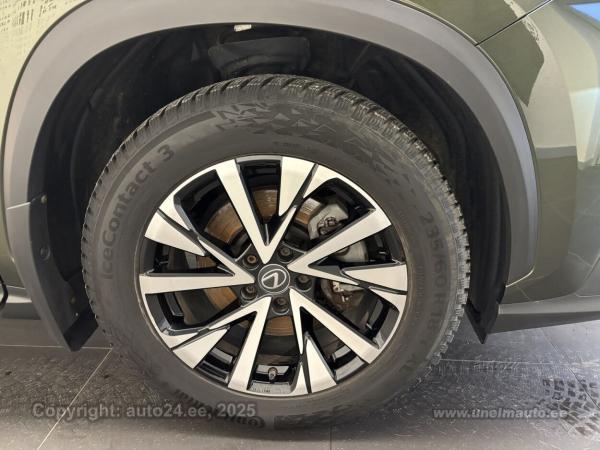 Zaļš Lexus NX 2022 Tallina, ar dzinēja tilpumu 2.50 L un nobraukumu 50 tūkst. km par 47600 €, foto 7 vietnē AUTOMOTO.COM.LV