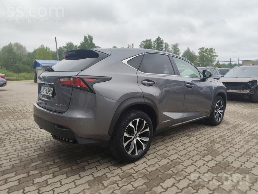 Grey Lexus NX 2014 in Riga, with an engine capacity of 2.50 L and mileage of 174 thousand km for 19000 €, photo 7 on AUTOMOTO.COM.LV