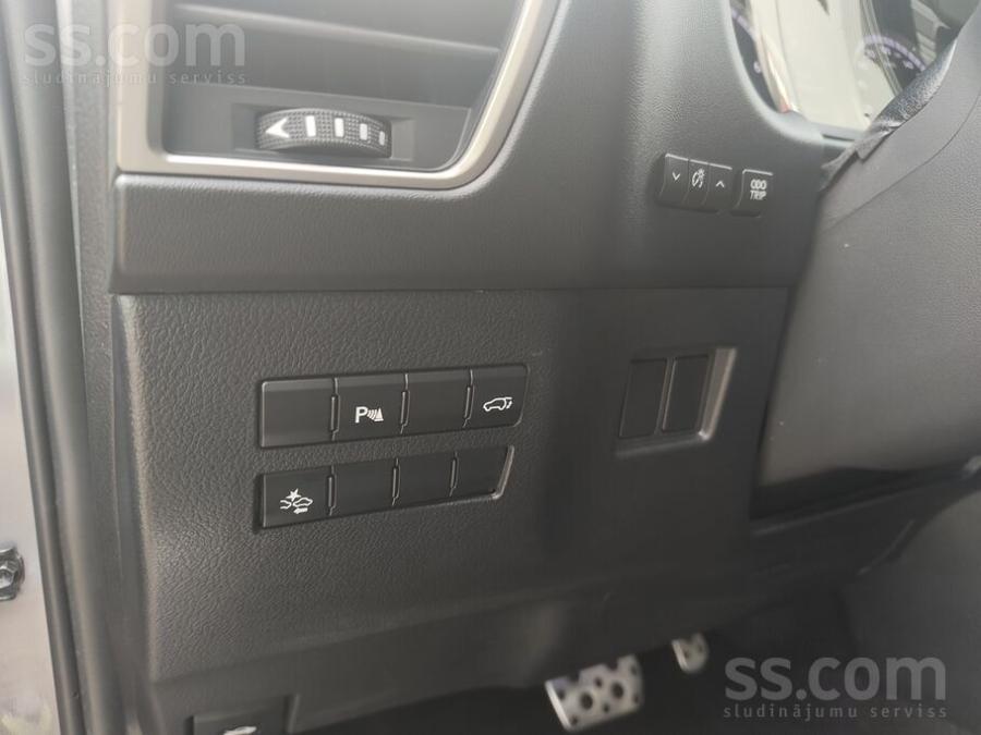 Grey Lexus NX 2014 in Riga, with an engine capacity of 2.50 L and mileage of 174 thousand km for 19000 €, photo 19 on AUTOMOTO.COM.LV