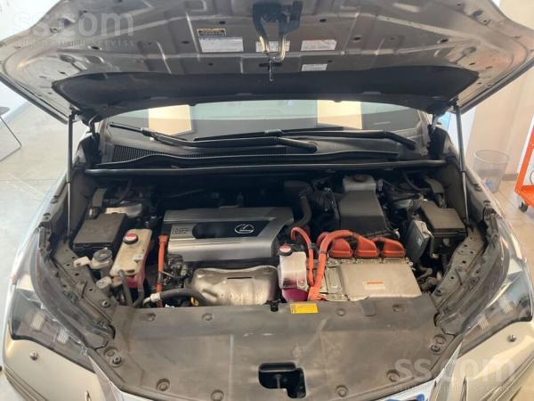 Grey Lexus NX 2015 in Daugavpils, with an engine capacity of 2.50 L and mileage of 180 thousand km for 21930 €, photo 9 on AUTOMOTO.COM.LV