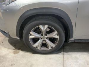 Grey Lexus NX 2015 in Daugavpils, with an engine capacity of 2.50 L and mileage of 228 thousand km for 19500 €, photo 5 on AUTOMOTO.COM.LV