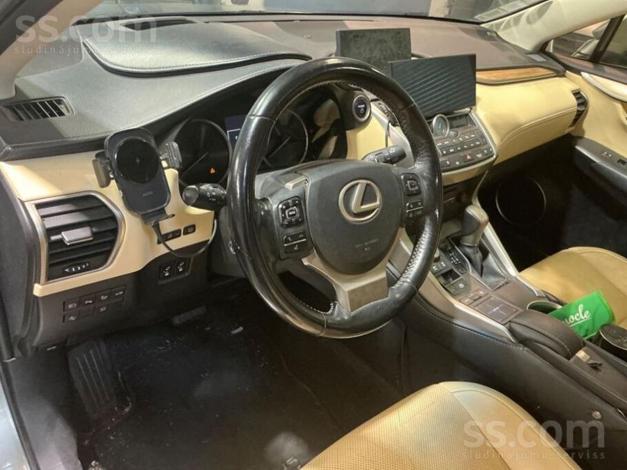 Grey Lexus NX 2015 in Daugavpils, with an engine capacity of 2.50 L and mileage of 228 thousand km for 19500 €, photo 13 on AUTOMOTO.COM.LV