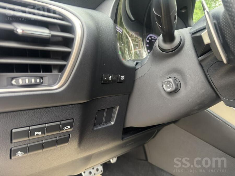 Grey Lexus NX 2016 in Daugavpils, with an engine capacity of 2.50 L and mileage of 204 thousand km for 21250 €, photo 18 on AUTOMOTO.COM.LV