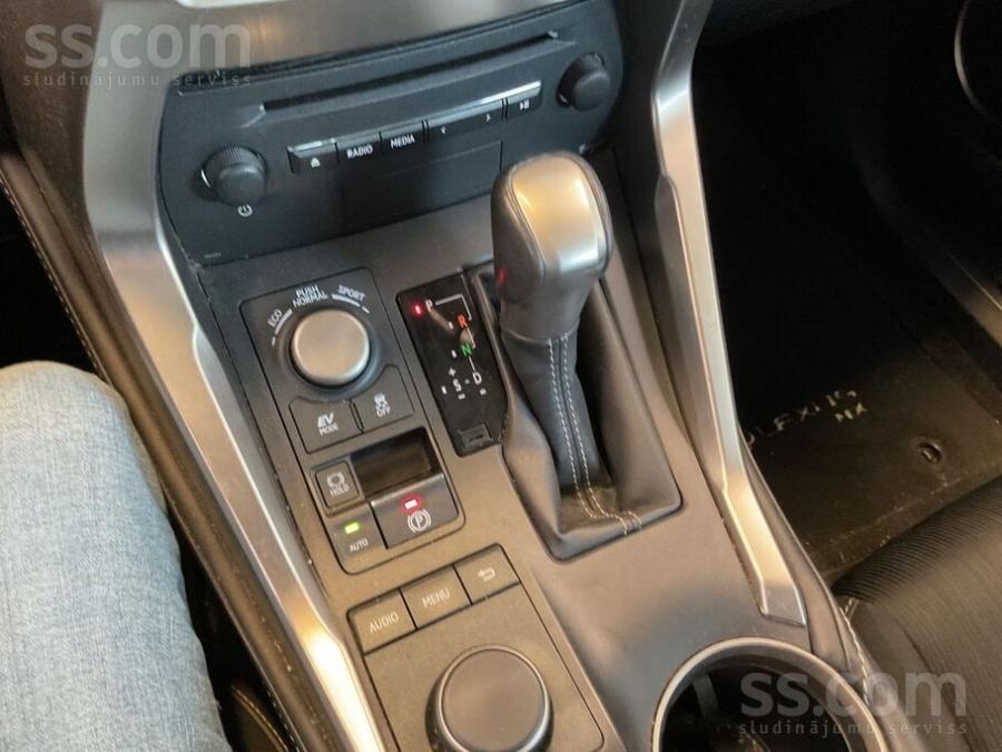 Pelēks Lexus NX 2016 Daugavpils, ar dzinēja tilpumu 2.50 L un nobraukumu 222 tūkst. km par 17800 €, foto 17 vietnē AUTOMOTO.COM.LV