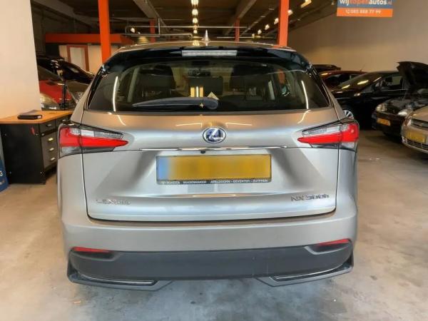 Pelēks Lexus NX 2016 Daugavpils, ar dzinēja tilpumu 2.50 L un nobraukumu 222 tūkst. km par 17800 €, foto 5 vietnē AUTOMOTO.COM.LV