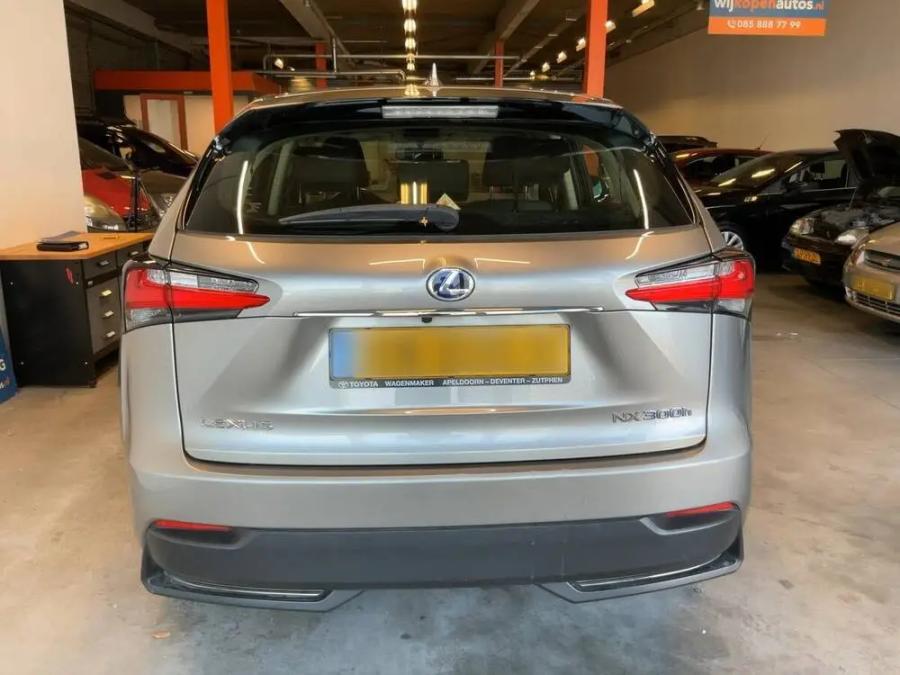 Grey Lexus NX 2016 in Daugavpils, with an engine capacity of 2.50 L and mileage of 222 thousand km for 17800 €, photo 6 on AUTOMOTO.COM.LV