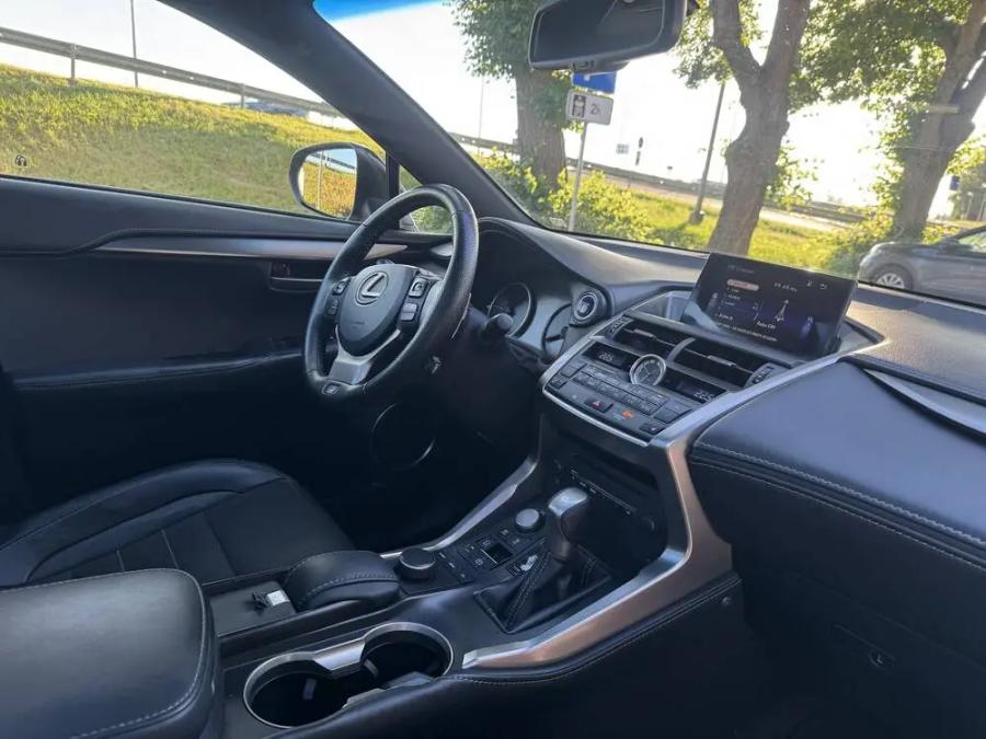 Pelēks Lexus NX 2016 Daugavpils, ar dzinēja tilpumu 2.50 L un nobraukumu 204 tūkst. km par 20950 €, foto 14 vietnē AUTOMOTO.COM.LV