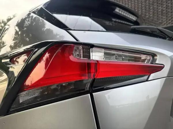Pelēks Lexus NX 2016 Daugavpils, ar dzinēja tilpumu 2.50 L un nobraukumu 153 tūkst. km par 21950 €, foto 8 vietnē AUTOMOTO.COM.LV