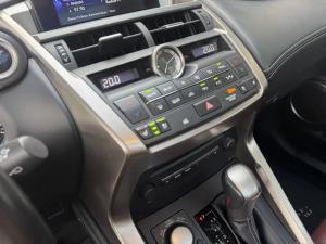 Pelēks Lexus NX 2016 Daugavpils, ar dzinēja tilpumu 2.50 L un nobraukumu 153 tūkst. km par 21950 €, foto 21 vietnē AUTOMOTO.COM.LV