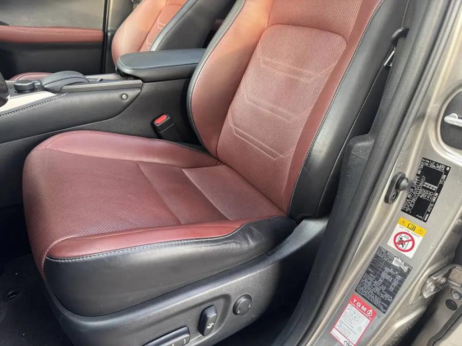 Pelēks Lexus NX 2016 Daugavpils, ar dzinēja tilpumu 2.50 L un nobraukumu 153 tūkst. km par 21950 €, foto 24 vietnē AUTOMOTO.COM.LV